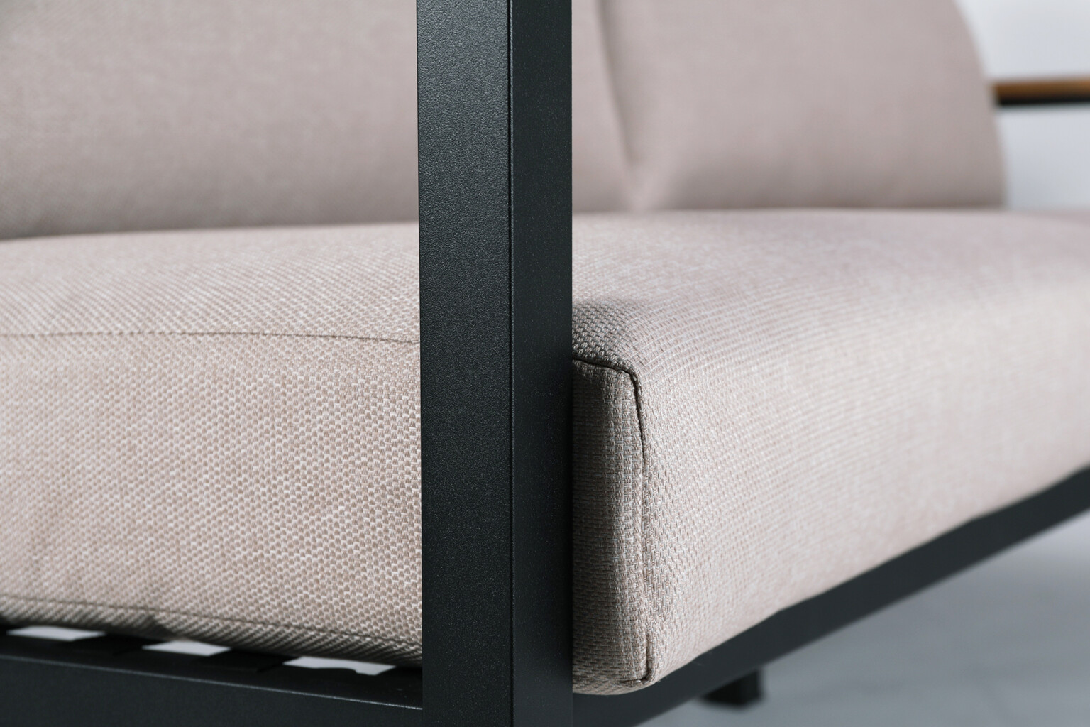 Loviisa-sohva 2- ja 3-istuttava - Niemi Design